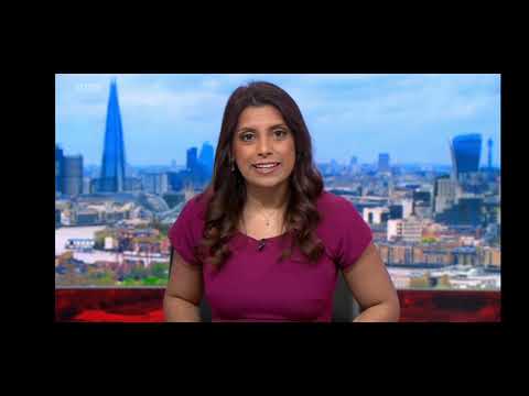 Lizzie + presenter tries bra less day !