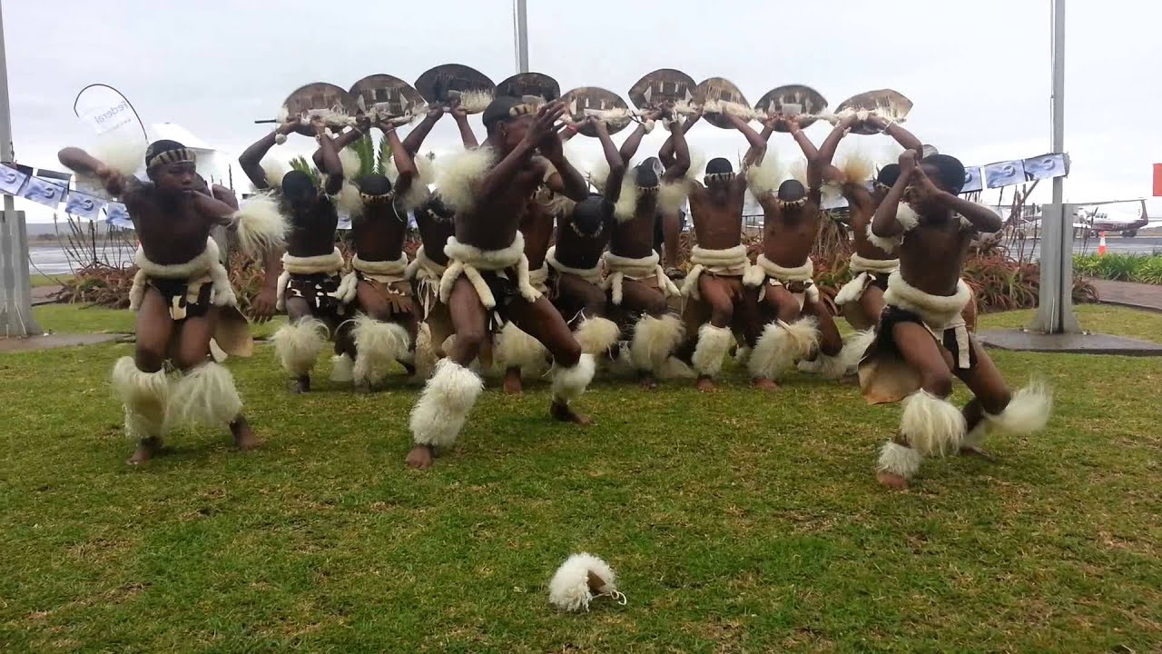 Zulus Traditional Dancing - YouTube