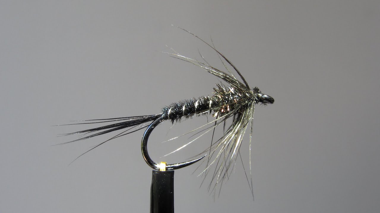 Fly Tying with Phil: The Black Cruncher - YouTube