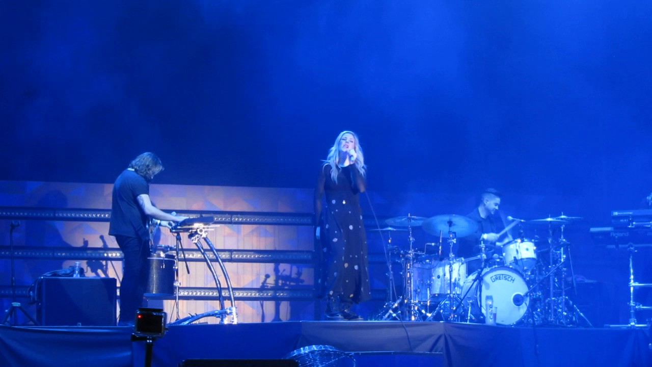 Ellie Goulding - I need your love (live in Moscow 2017) - YouTube