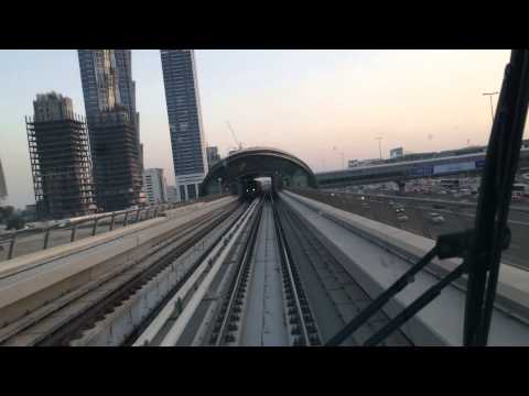Dubai Əmirliyi. Metrostation. Maşinistsiz qatar. 1