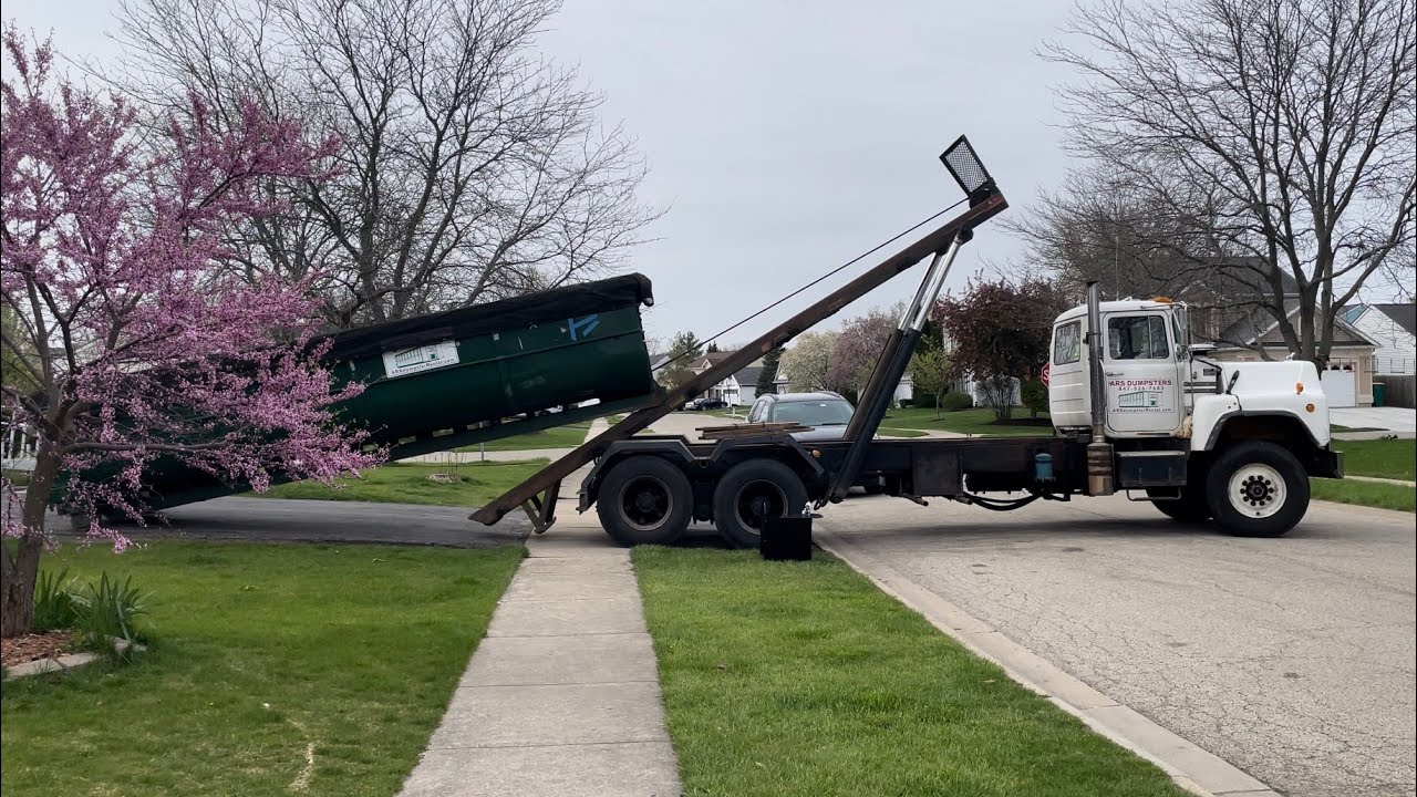 Mack RD Roll-Off Truck + ASDA Chevy and Ram Pup Garbage Trucks Helping ...