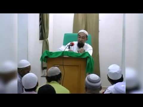 Apa Hukum Bertawassul & Apa Hukum Berdoa Di Kubur Wali? - UAI