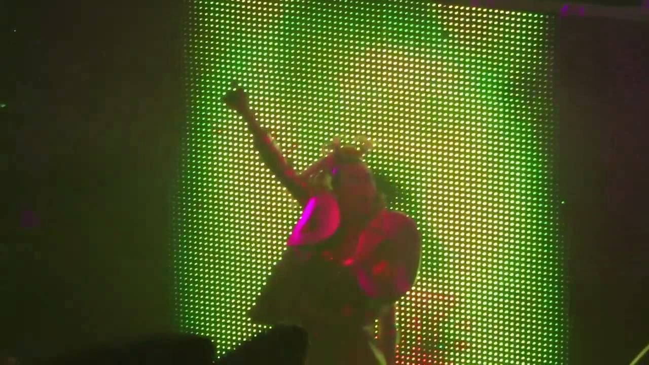 Dooo it - MIley Cyrus Live Chicago - YouTube