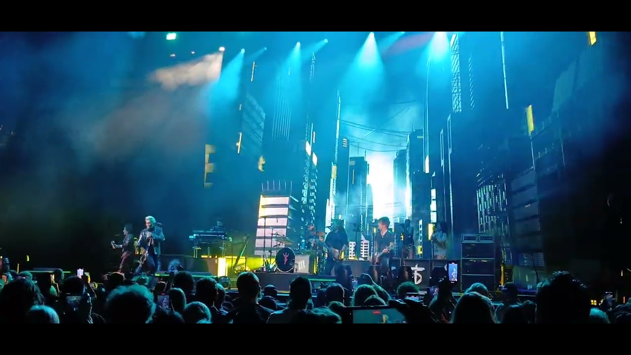 Mony Mony by Billy Idol LIVE In Concert - YouTube