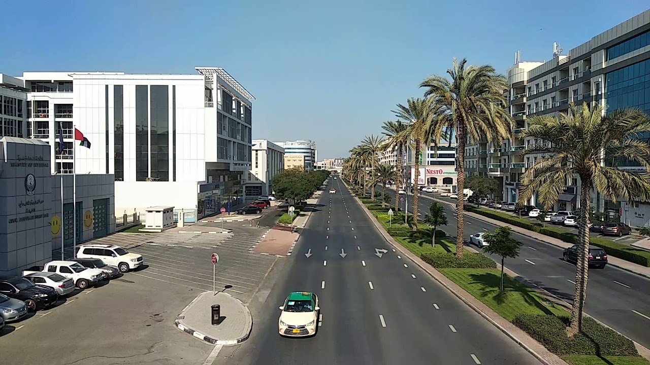 time lapse karama adcb metro bus stop dubai uae - YouTube