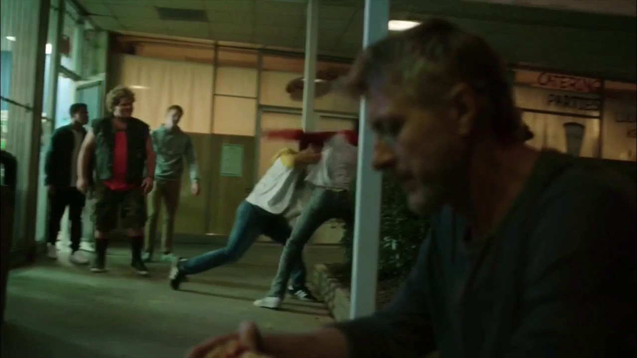 Cobra Kai: Johnny kicks teenage asses - YouTube