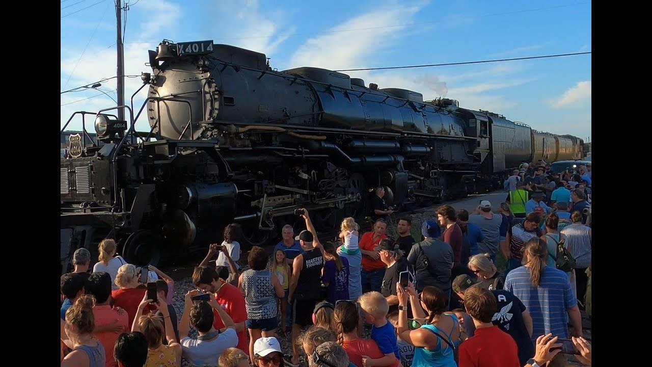 BIG BOY 4014 train stopped in Denton, TX - YouTube