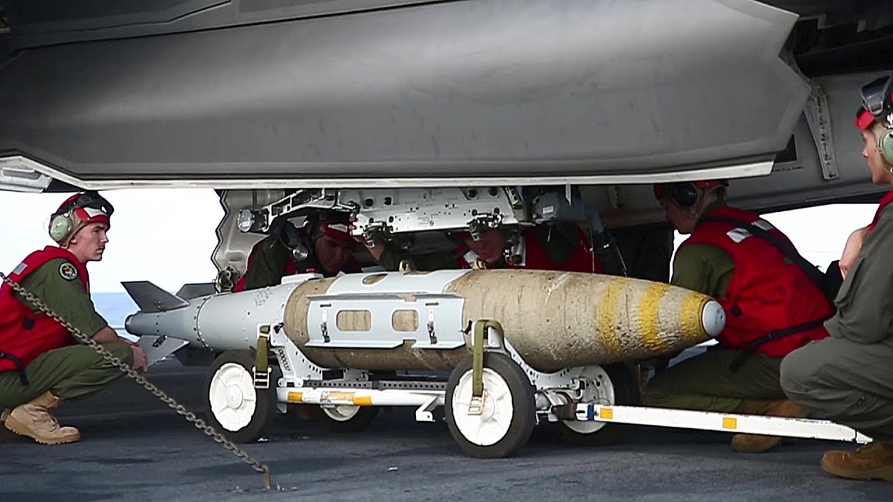 Marines Mount Guided Bombs To F-35Bs - YouTube