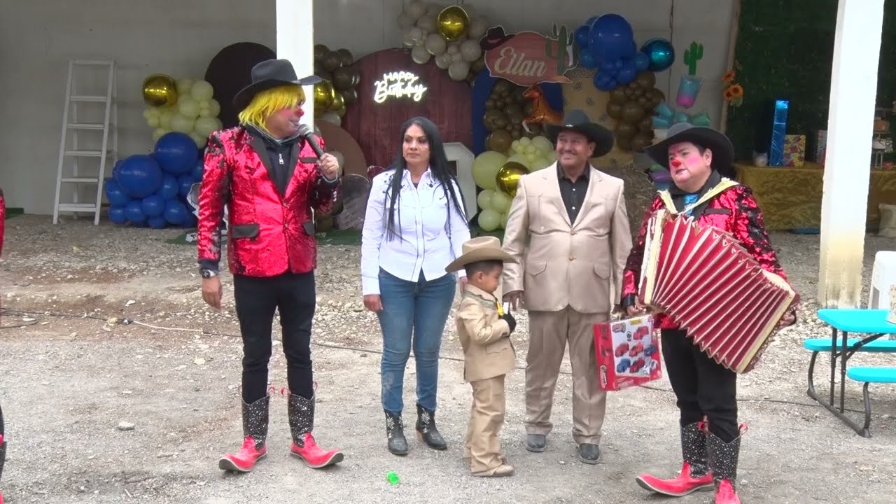 Payasos ¡¡ LOS GUAJOLOTES DE ALTAMIRA - YouTube