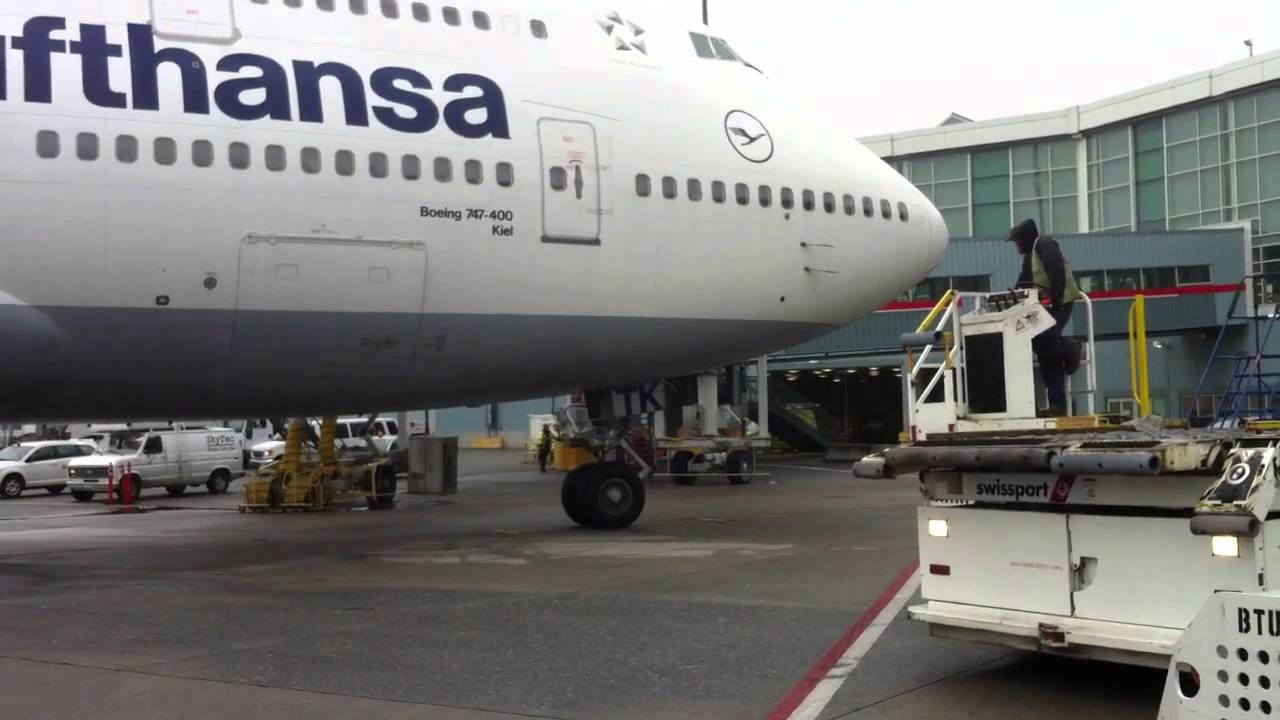 Lufthansa 747 Arriving at Gate - YVR - YouTube