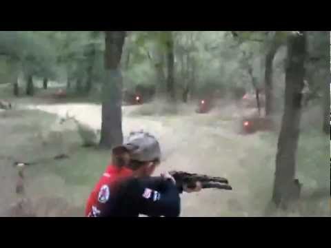 13 yaşındaki amerikalı kızın silahlarla şovu