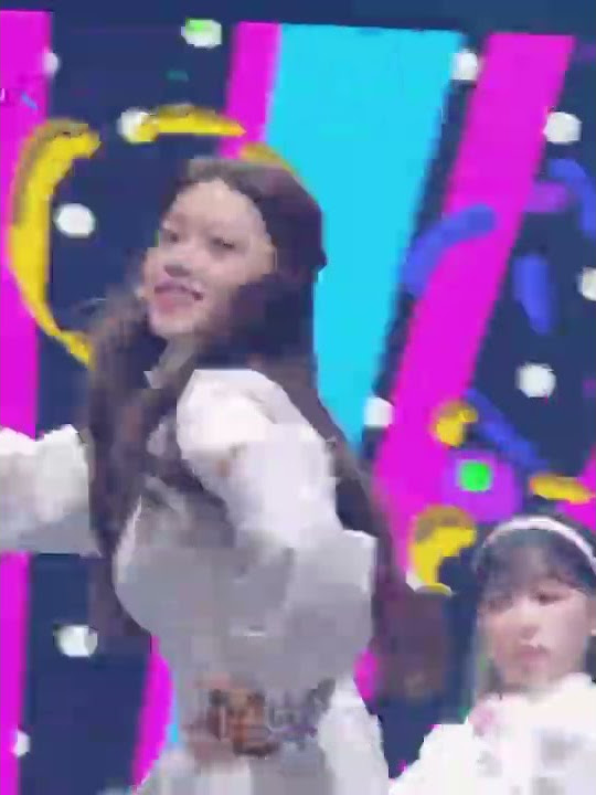 CLASS-y(클라씨) - SHUT DOWN|Music Bank|220527 KBS WORLD TV - YouTube