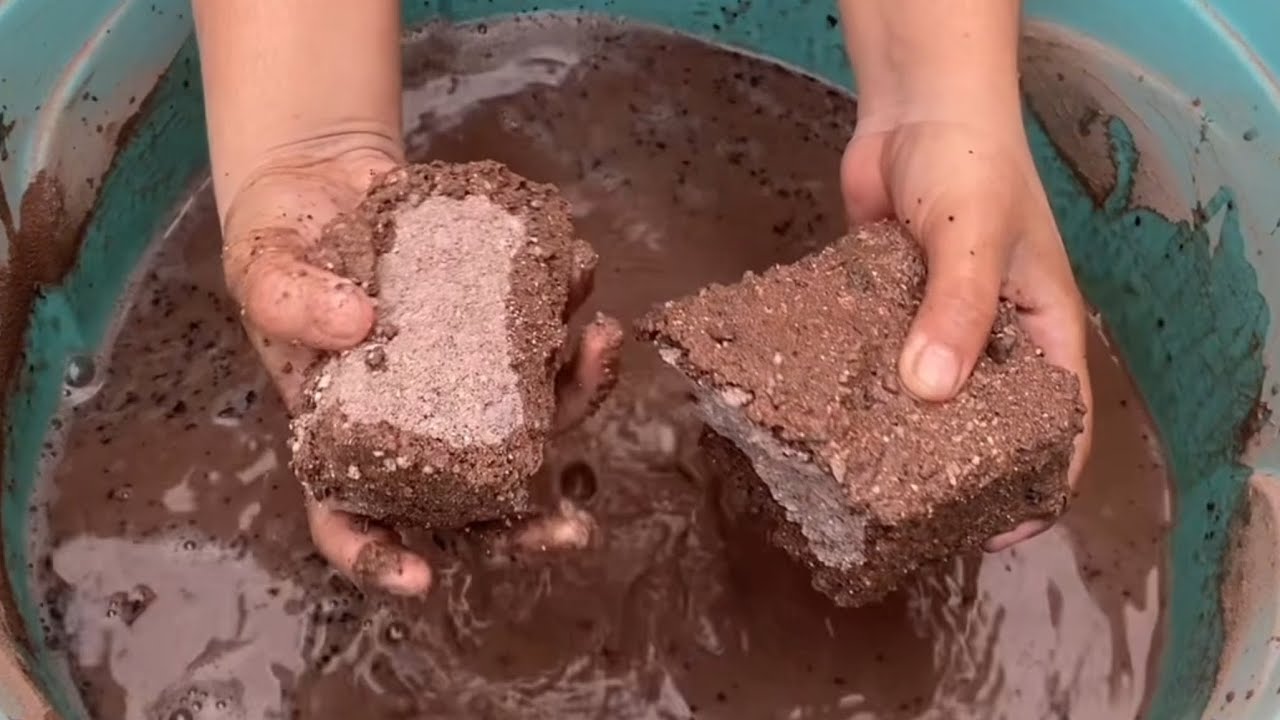 Brown sand dipping water crumbling/#relax #asmr|RS Craving Asmr🤍🤍💙 ...