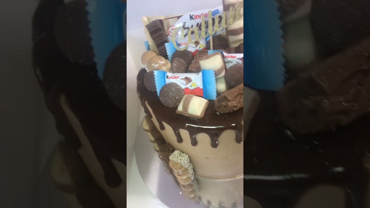 Kinder Bueno Drip Cake Janes Patisserie In 2020 Drip