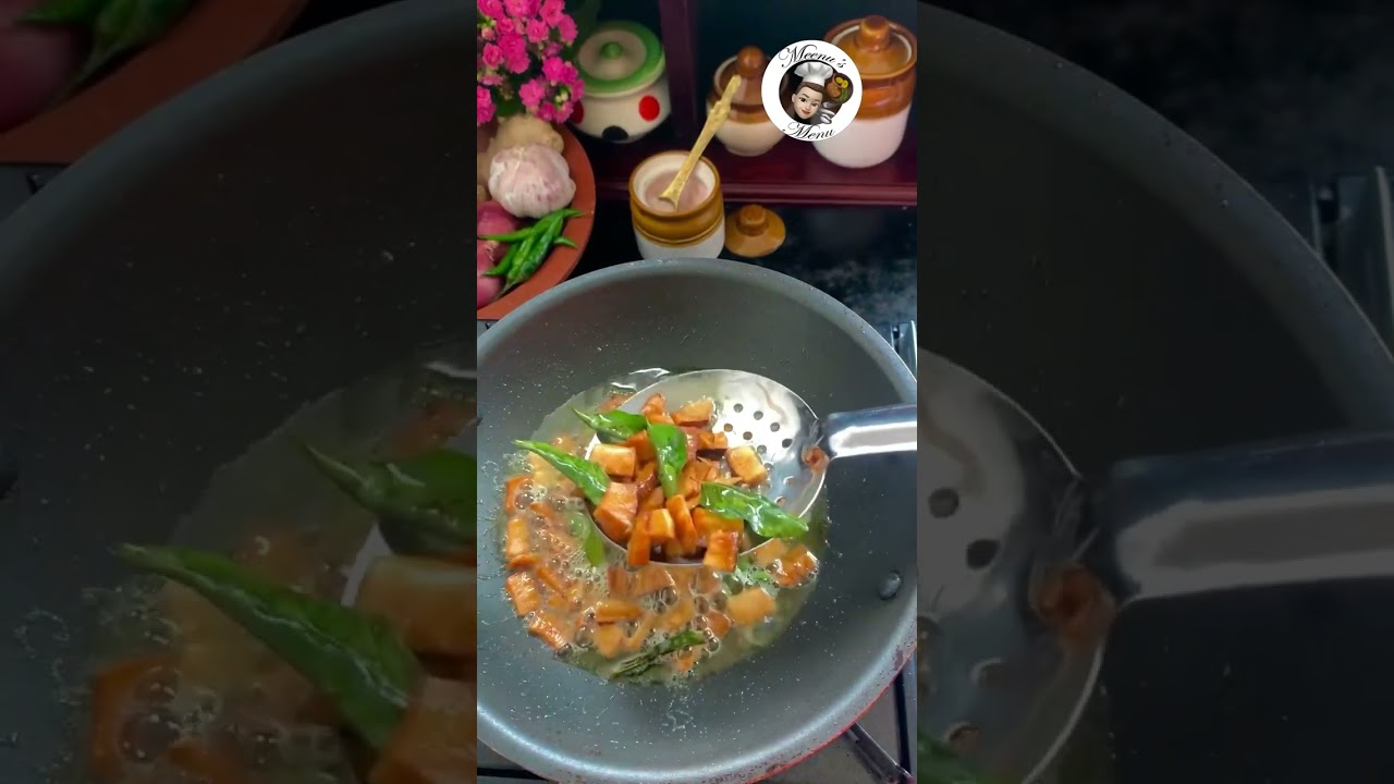 How to make Pavakka Fry| Pavakkai Varuval Recipe/Tasty Crispy Bitter ...