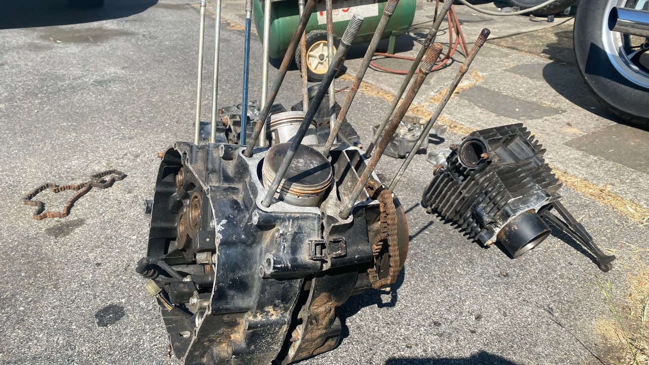 Inside Engine 1983 Honda Shadow VT750C Look - YouTube