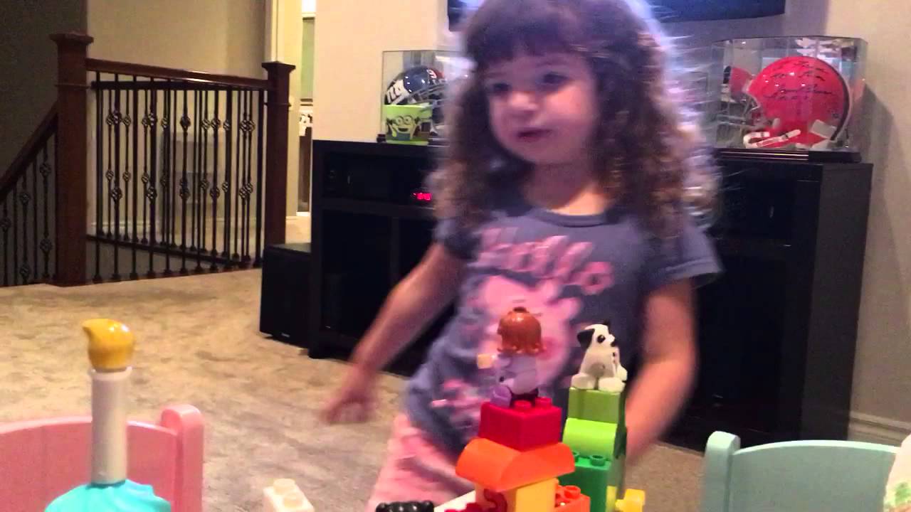Hannah sings Jingle Bells 11/1/15 - YouTube