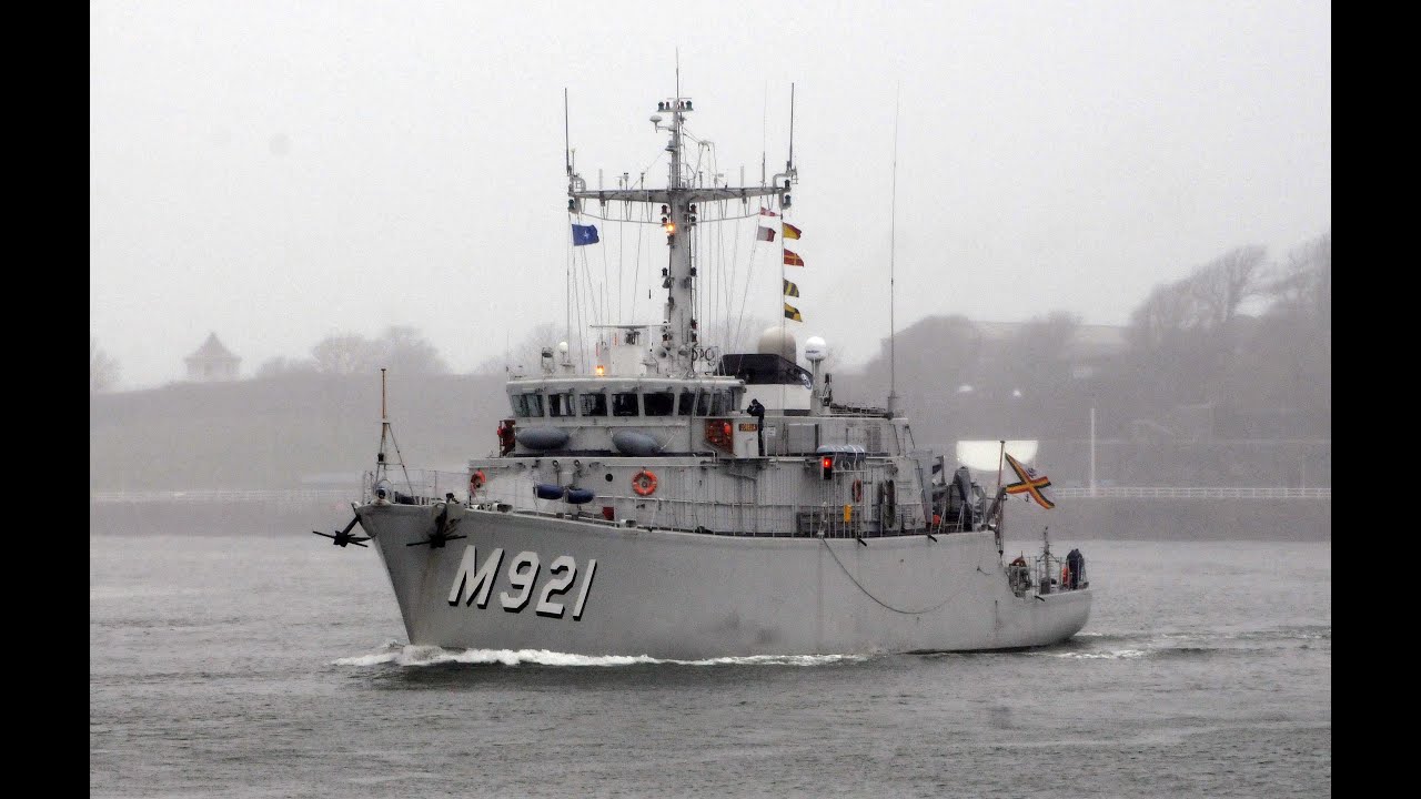 BELGIAN NAVY TRIPARTITE CLASS MINEHUNTER BNS LOBELIA M921 DEPARTS ...