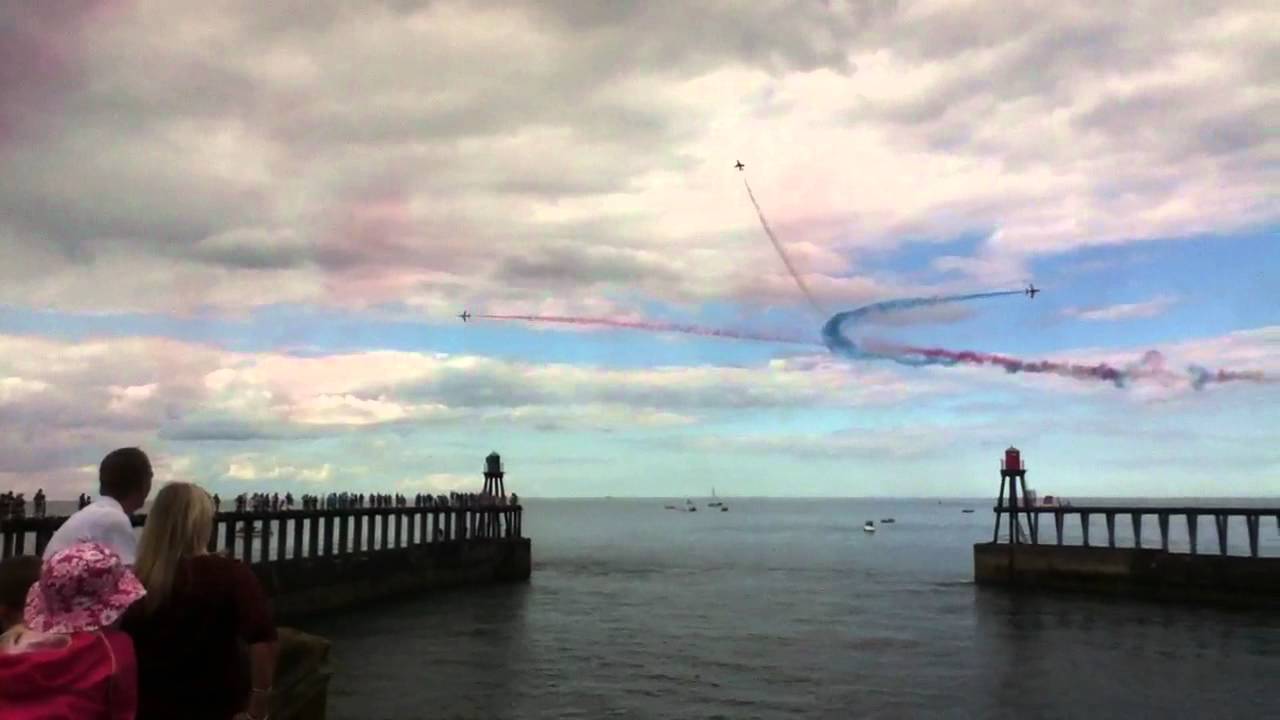 Red Arrows; Whitby 2011 (Part 14) - YouTube