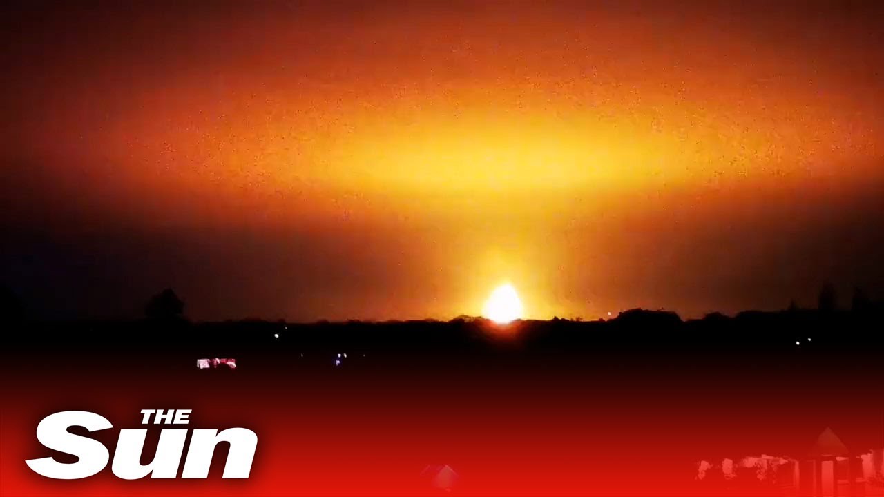 Oxford explosion: Fireball erupts leaving sky ‘pulsating with flames ...