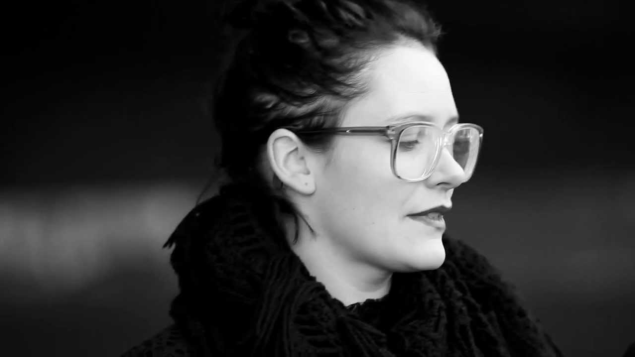 Classify Icelandic singer Sóley