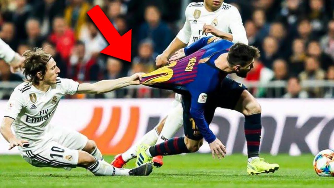 Cheating Moments in Football - YouTube