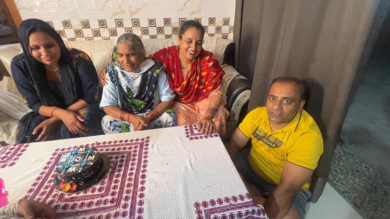 माँ से होता हैं हर एक दिन स्पेशल || Pal Family Vlogs - YouTube