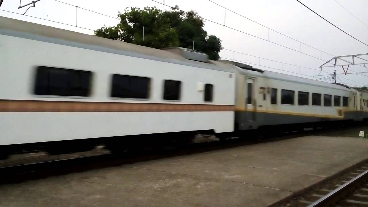 KA Cireks (Cirebon Express) passing Tambun - YouTube