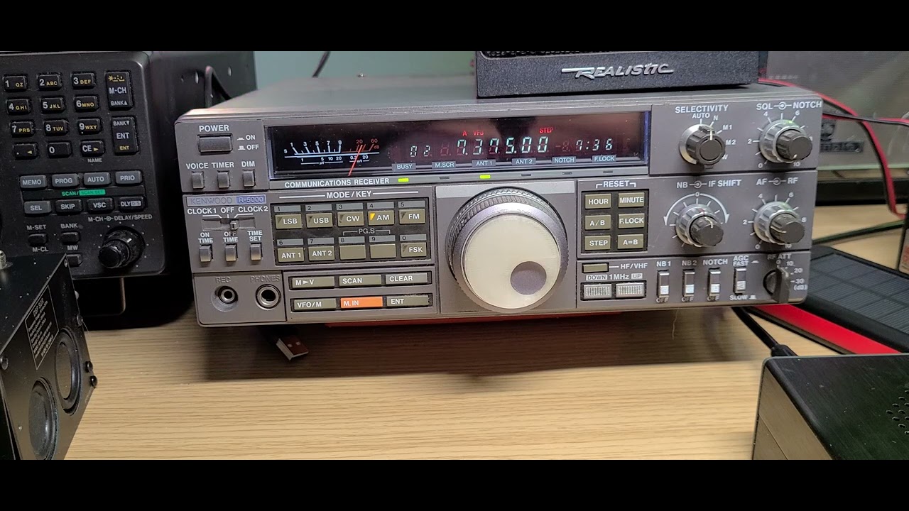 Kenwood R-5000 communications receiver on Radio Romania 7375 kHz ...