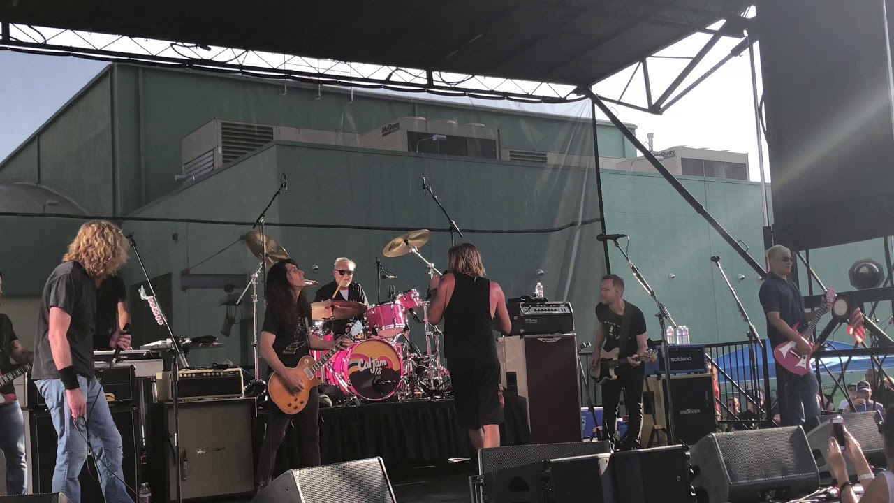 “Under Pressure” (Live) - Chevy Metal/Foo Fighters with Roger Taylor 8 ...