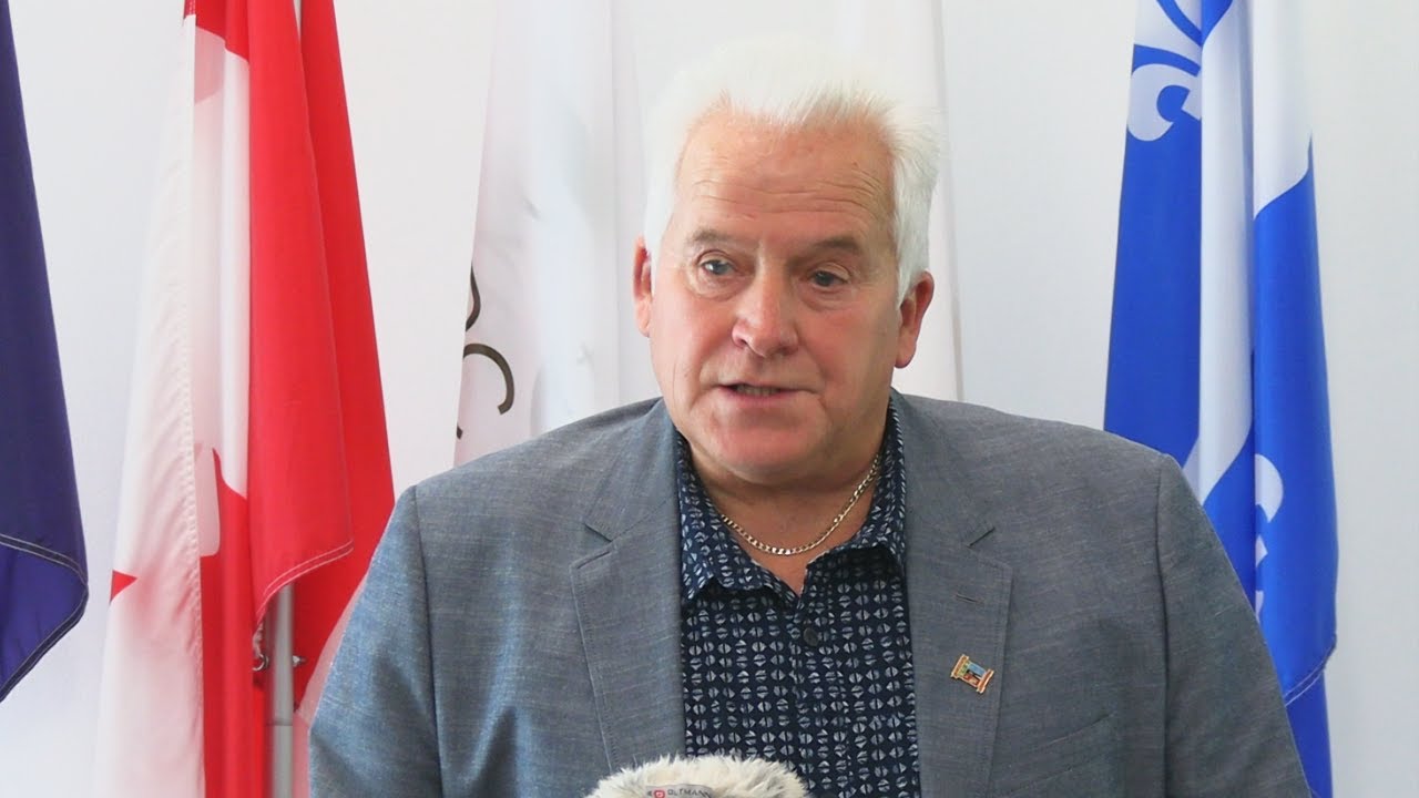 Robert Perreault | Investissements - L'eau municipale - YouTube