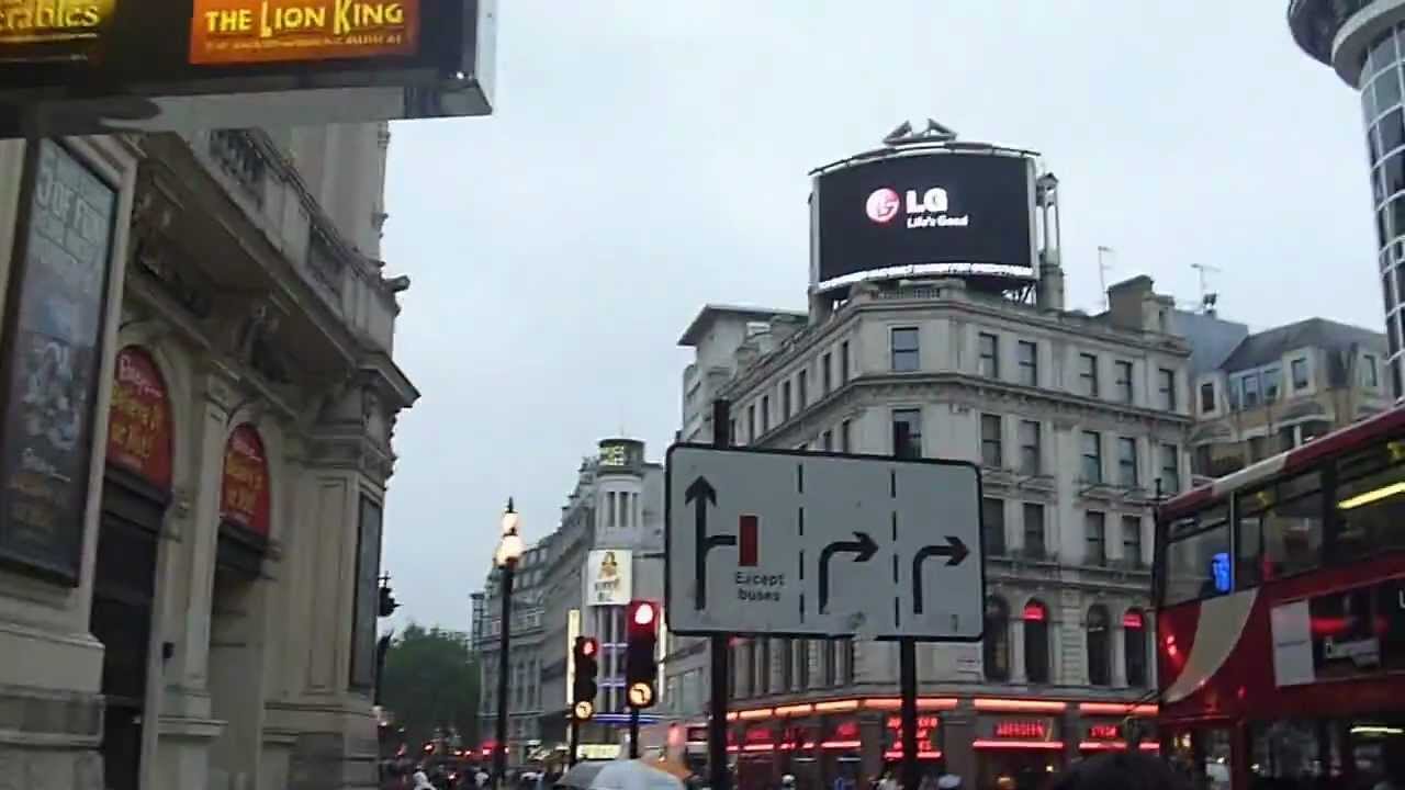 Times Square Londres - YouTube