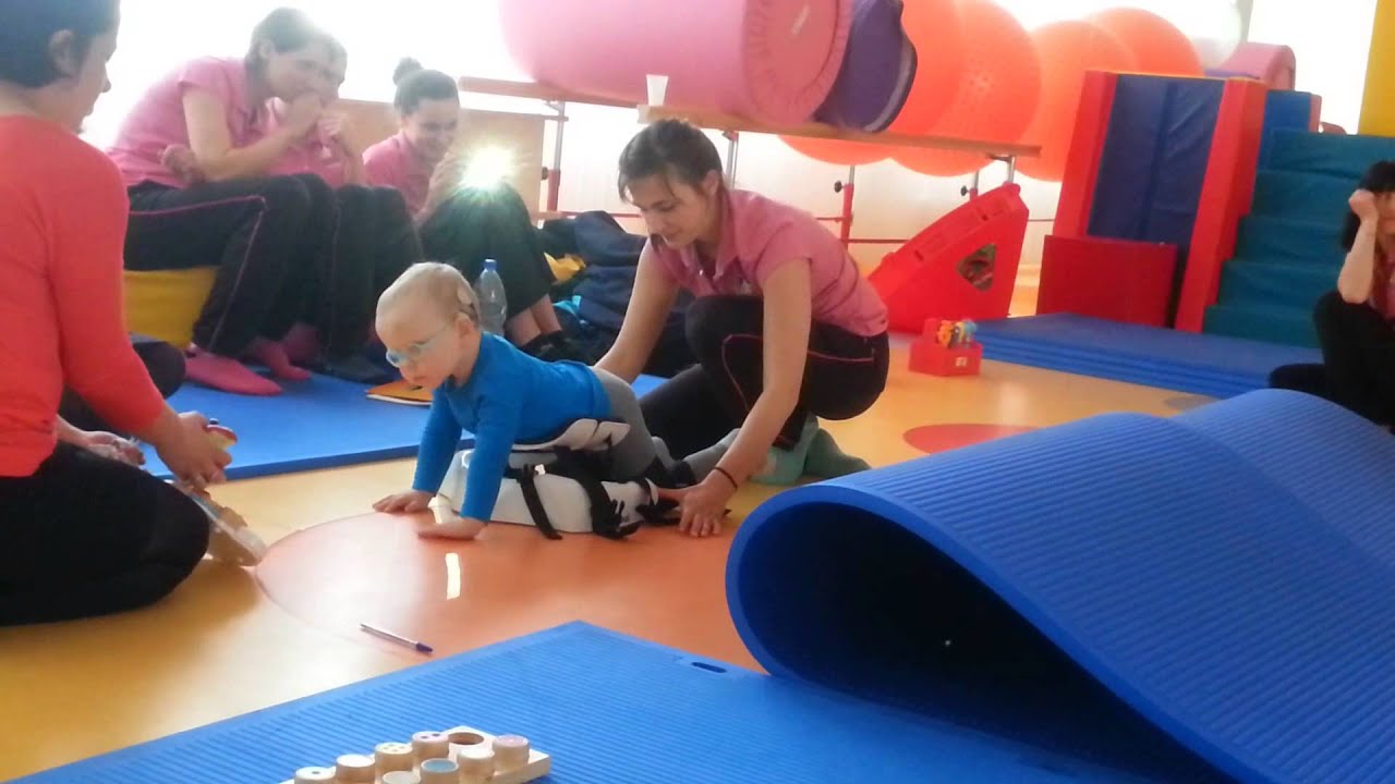 Krabat Pilot czworakowanie Pełzak rehabilitacyjny - YouTube