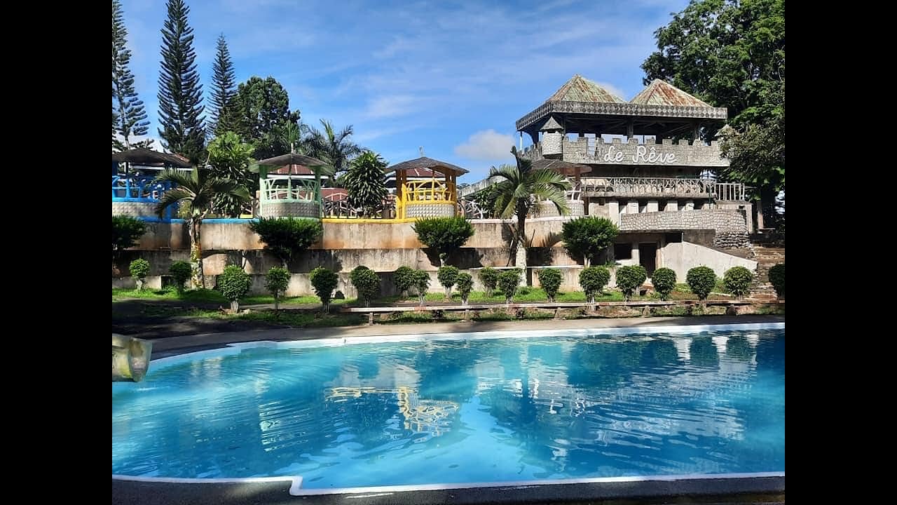 Le Rêve Swimming Resort - YouTube