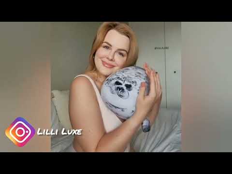 Lilli Luxe Curve model Plus Size Fashion Model