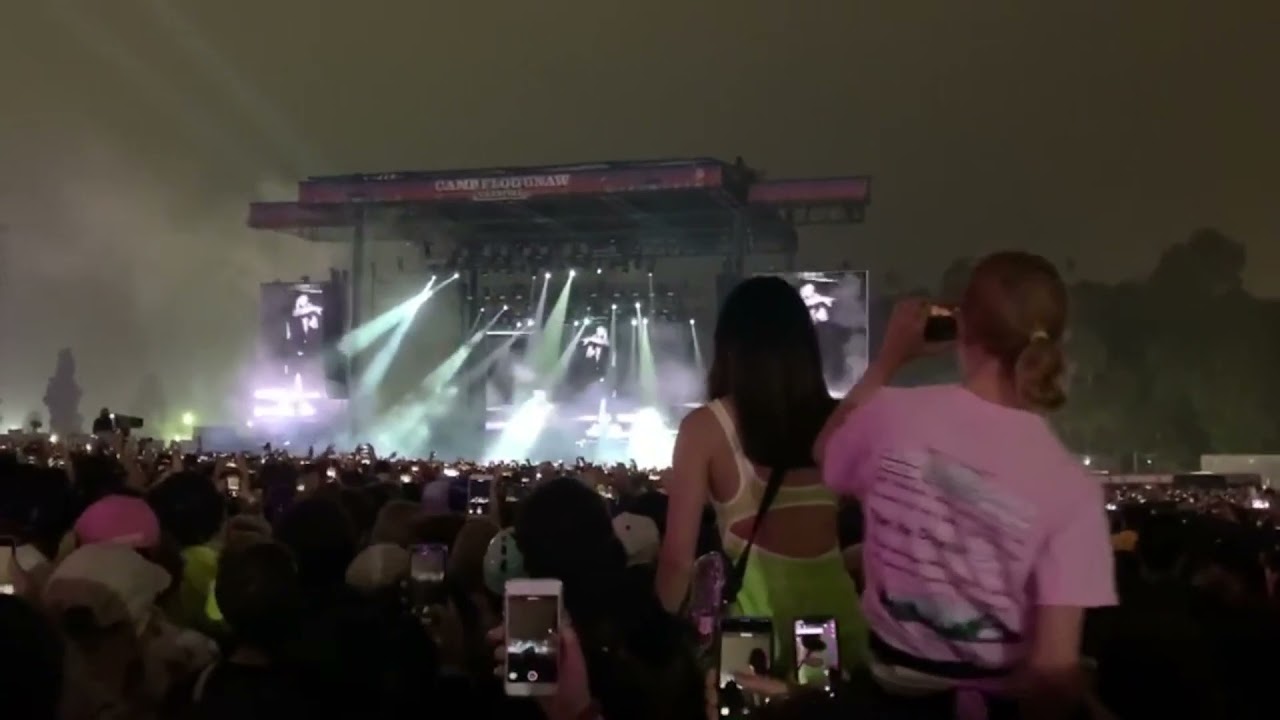Seeing drake get booed off stage was unreal - YouTube