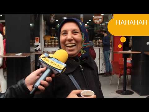 Sarı Mikrofon Teyze Gülüyor