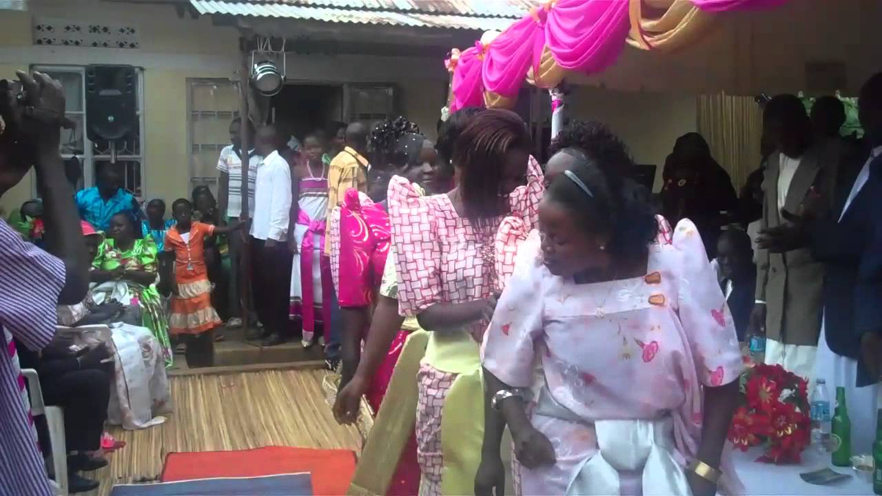 KWANJULA! Introduction (engagement) ceremony in Uganda - YouTube
