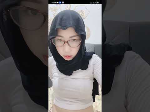 Jilbab pake kacamata sukanya berdua