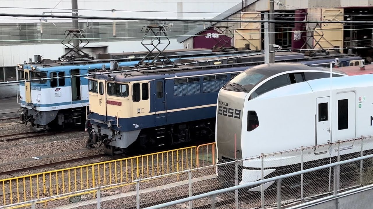 【4K高画質】EF65 2127・EF65 2139のJR貨物撮影会を宇都宮線より撮影。16時01分に撮影したため、この3分後には機関庫に入って行ったと言うことです。 2023年11月25日 ...
