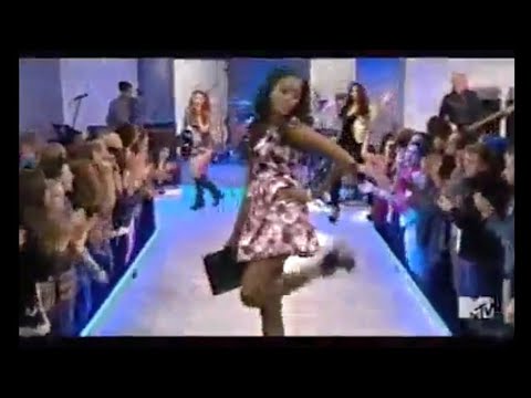 Karmin Performs “Hello” At an MTV Runway Show - YouTube