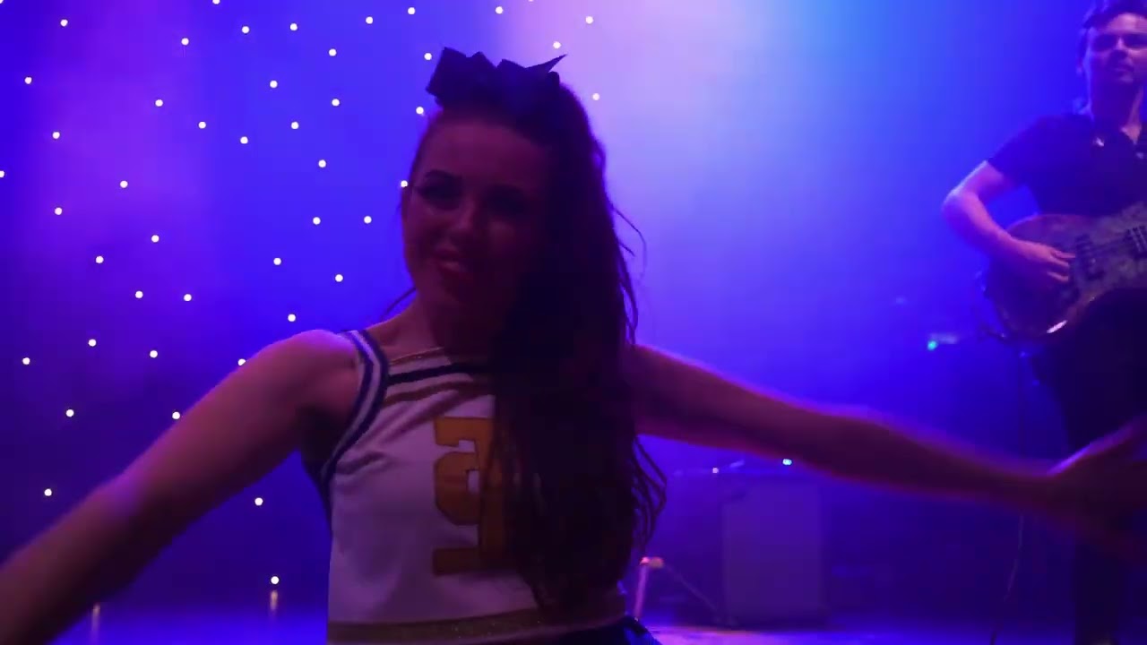 Shake It Off Live Tribute Act to Taylor Swift by Katy Ellis - YouTube