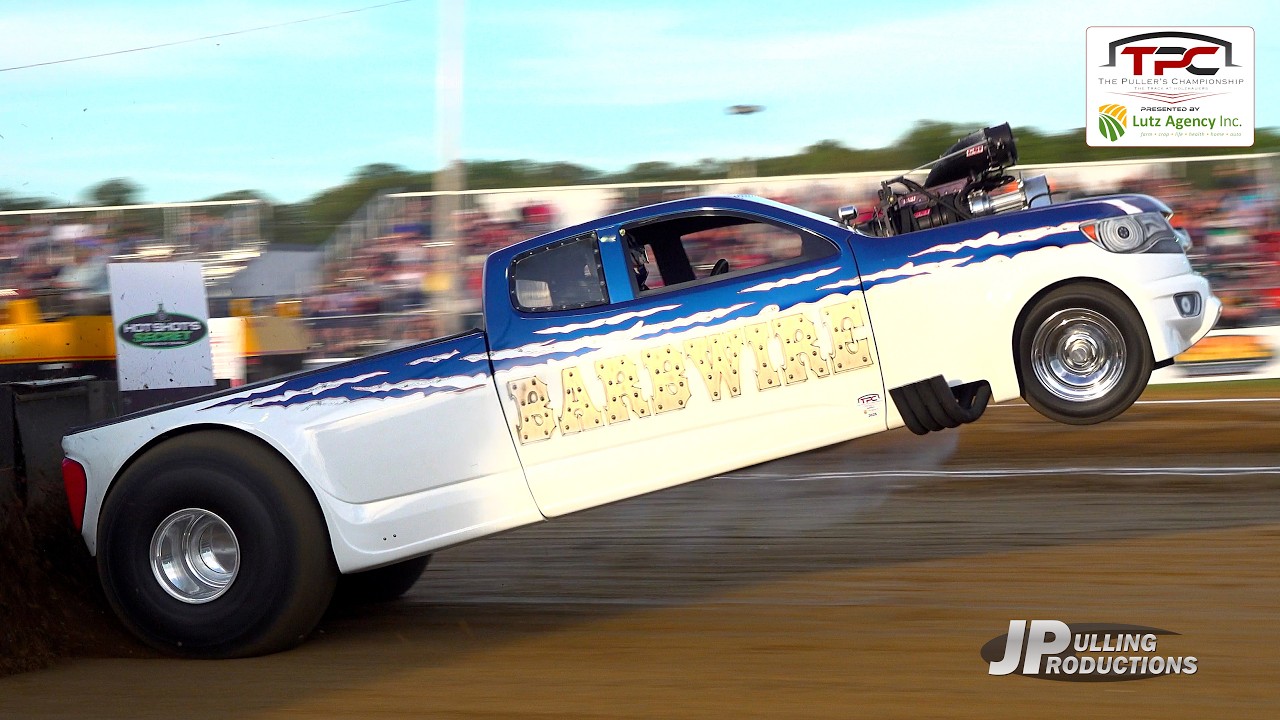 Super Modified 2wd Trucks pulling at The Pullers Championship in ...