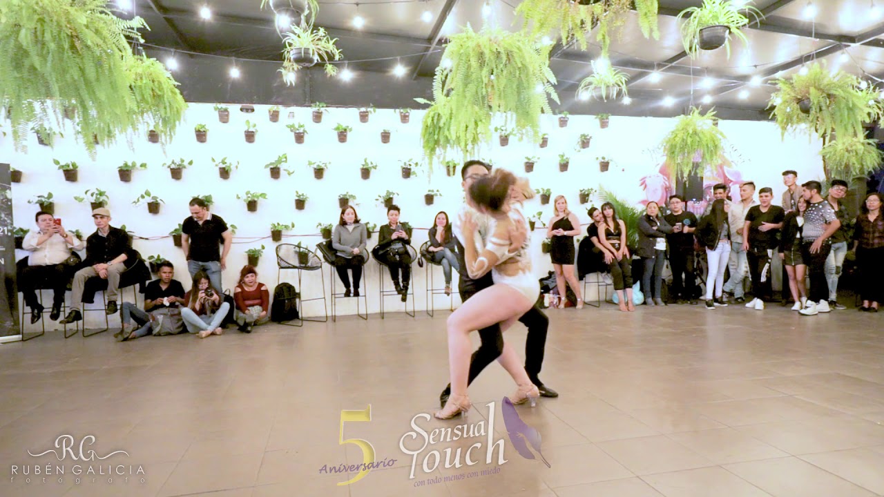 Fernanda y Gerardo 5 Aniversario Sensual Touch - YouTube