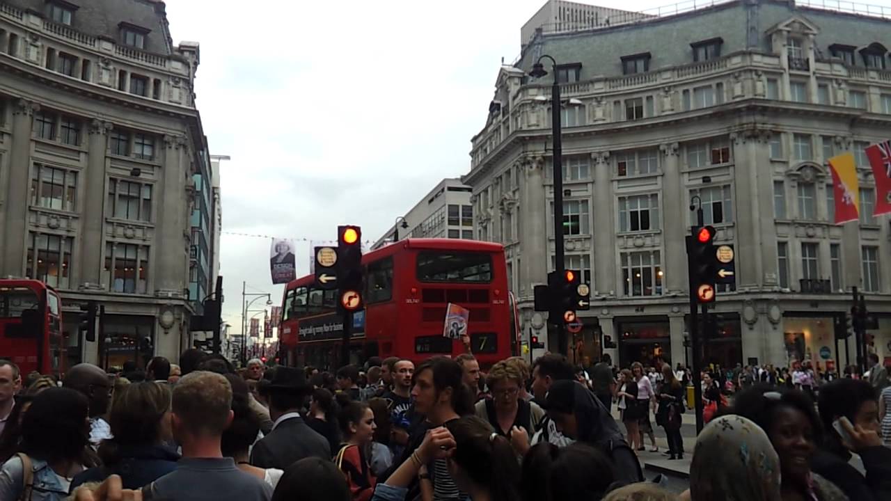 London - Oxford Street - overcrowded - YouTube