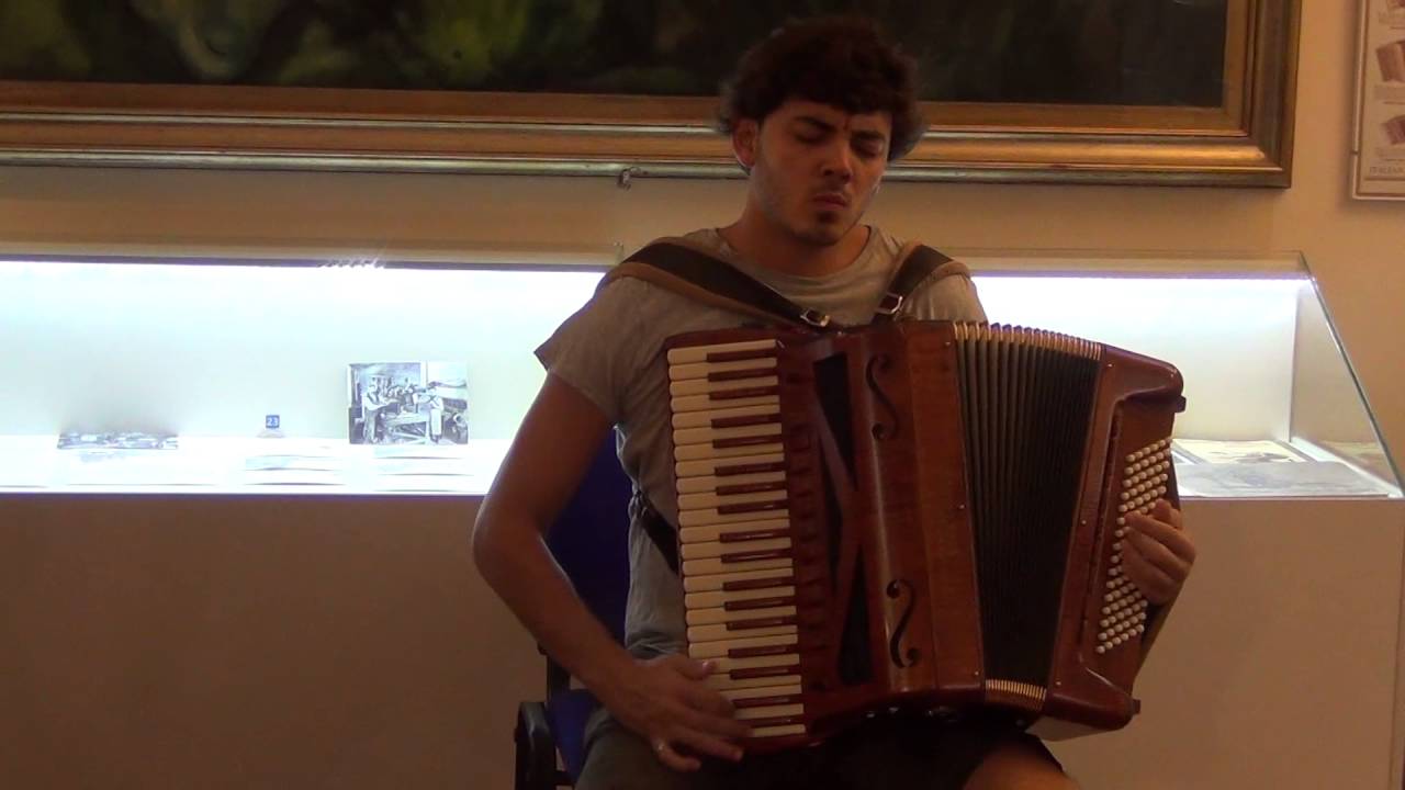La CUMPARSITA alla Fisarmonica Antonino - YouTube