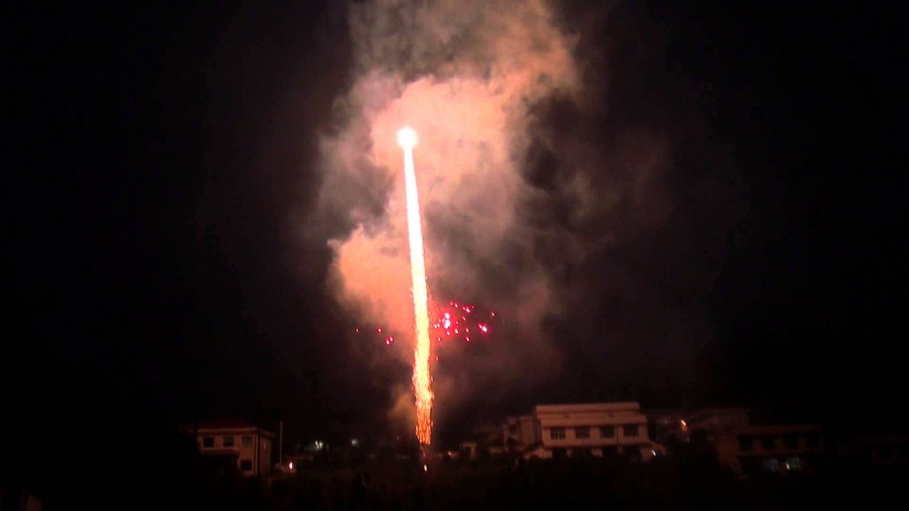 New-Art Pyro Roman Candle Demo(35)-silver tail with red strobe mine ...
