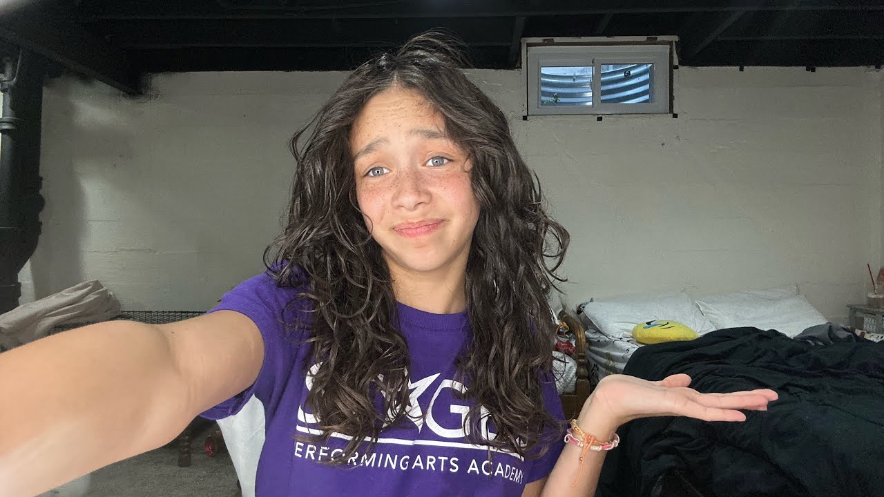 Trying Sunday Kalogeras curly hair routine!!! ( I know I spelled it ...