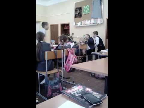 Училка вышла из класса!!